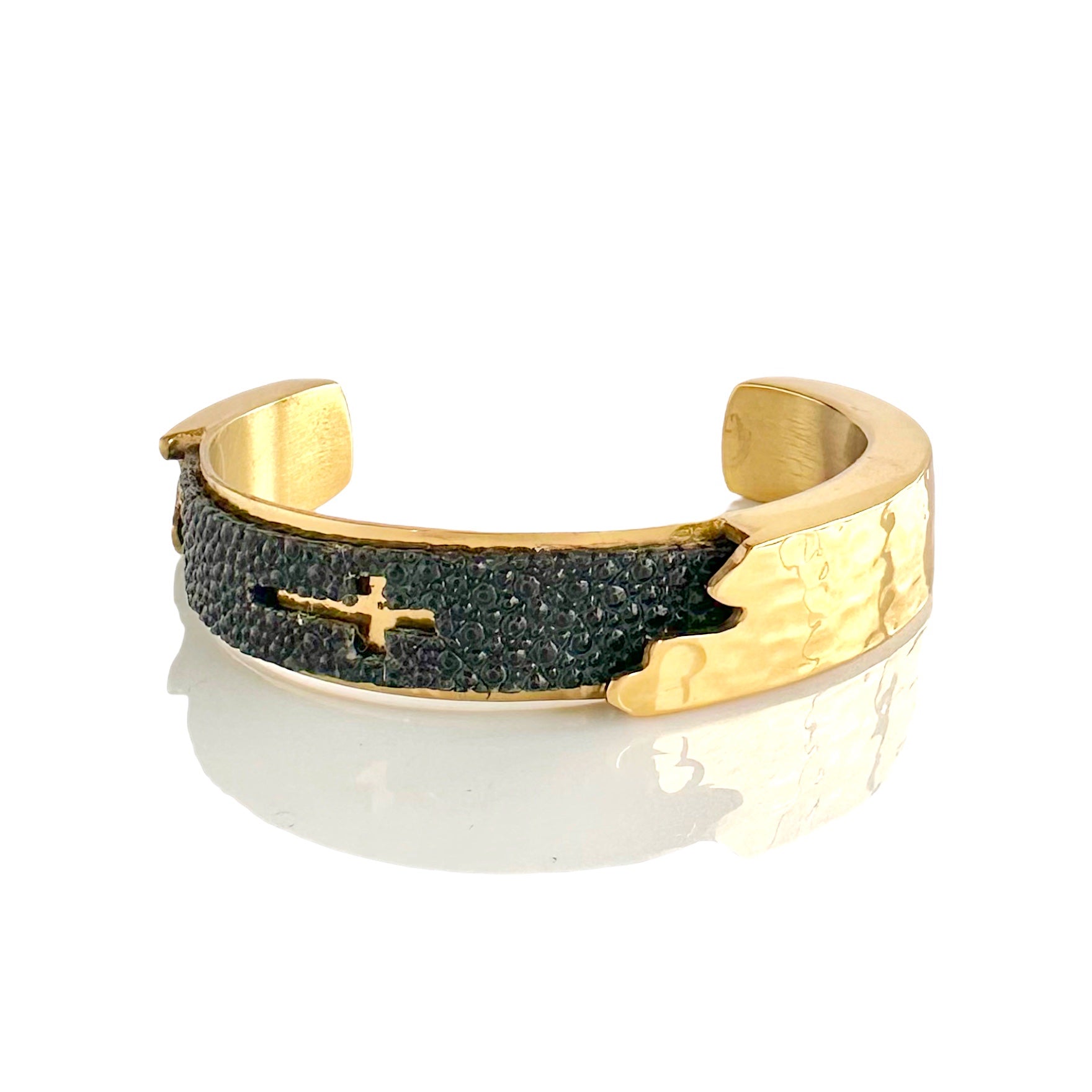 Dallas Stingray Cross .5 Gold - Navy Blue – Rustic Cuff