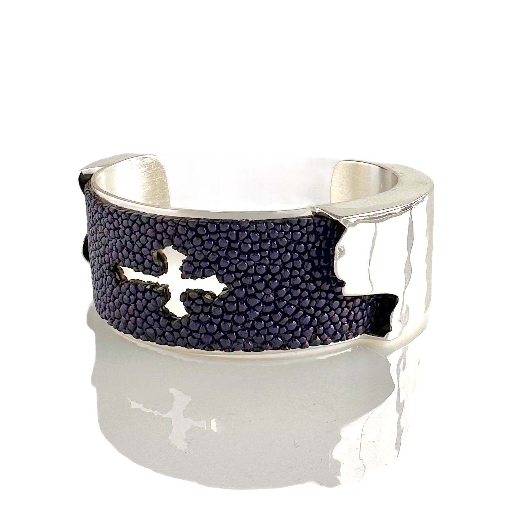 Dallas Stingray Cross 1.0 Silver- Indigo – Rustic Cuff